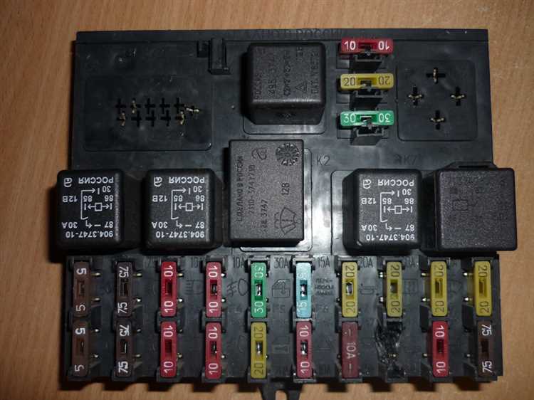 Расположение предохранителя бензонасоса УАЗ Патриот